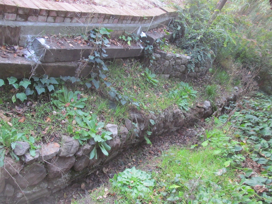 Soldier Pile and Wood Lagging Retaining Wall